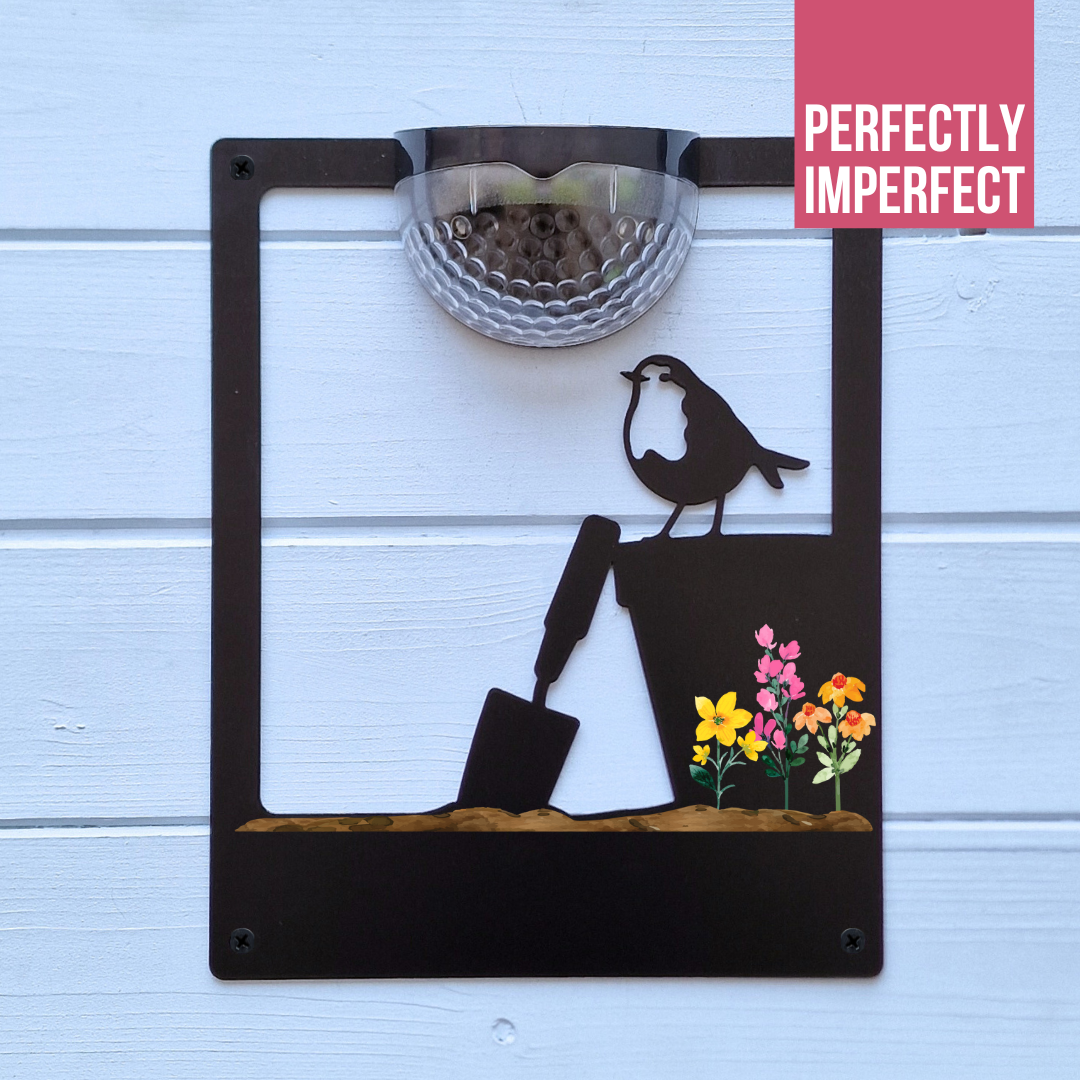IMPERFECT - Robin on a Plant Pot Solar Light Wall Plaque (with colourf ...
